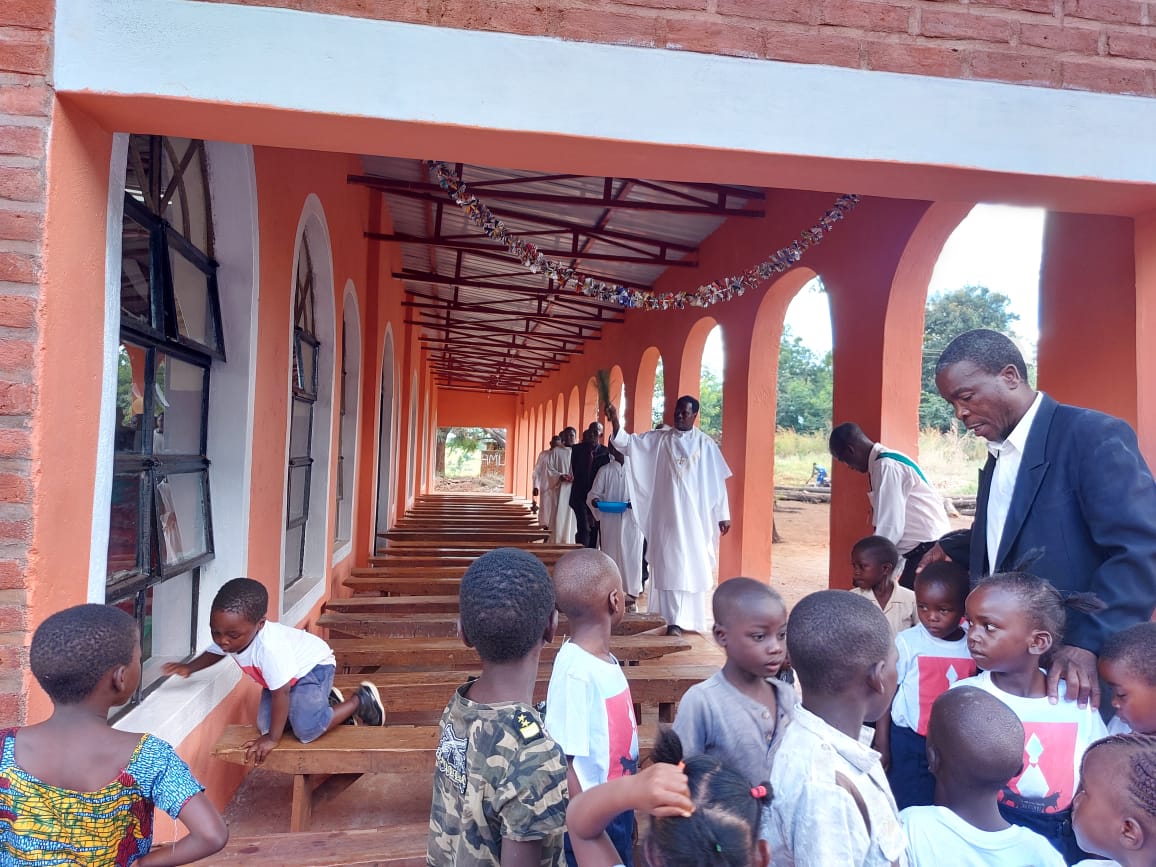 Blessing of Holy Trinity Church Chikowa, Malawi - Comunidad misionera ...