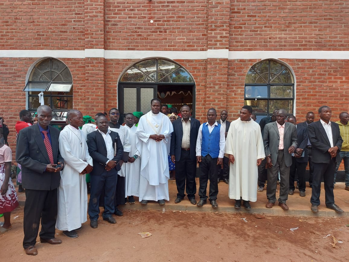 Blessing of Holy Trinity Church Chikowa, Malawi - Comunidad misionera ...