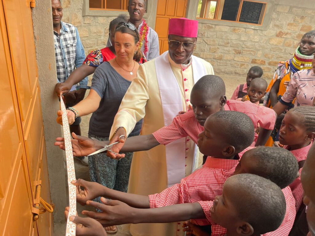 Bishop John Mbinda’s Pastoral Visit to Lobur Mission - Comunidad ...